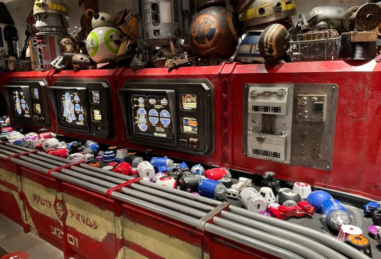 Disney Droid Build is Out-of-This-World Fun - In The Pixie Dust